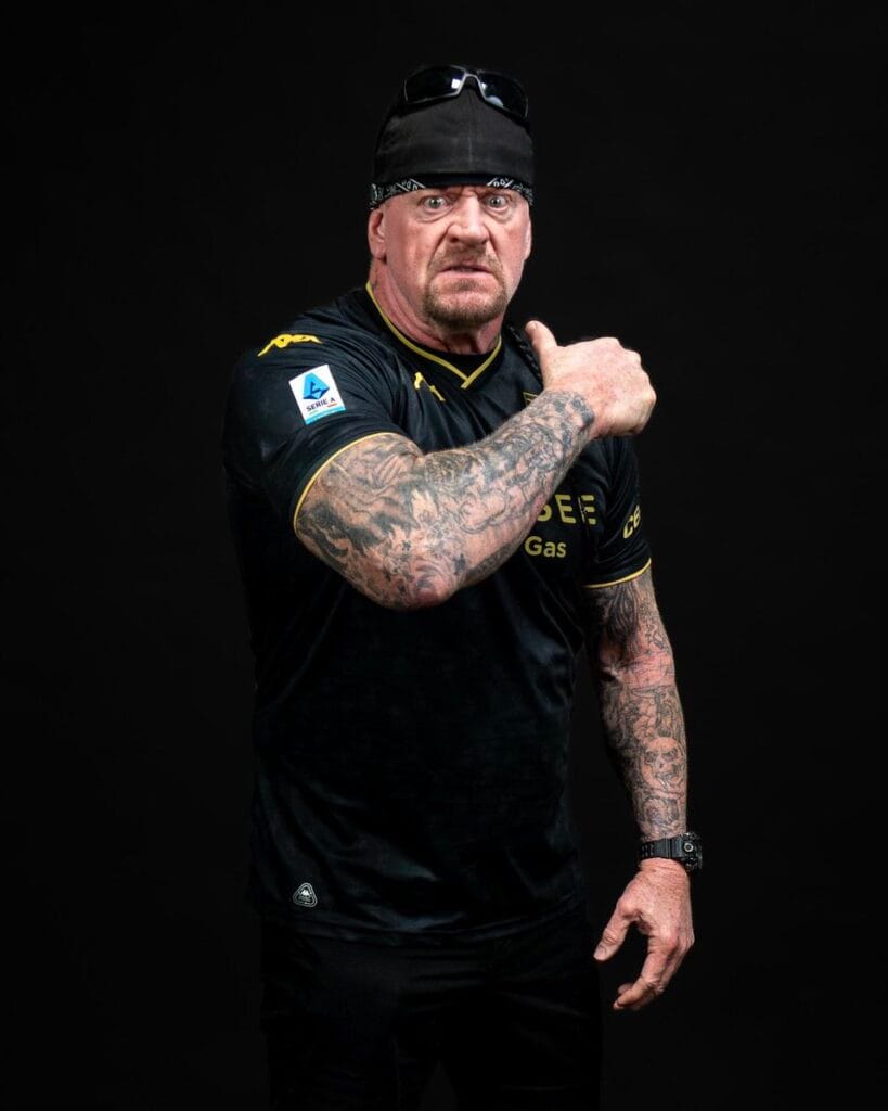 Undertaker unveils Genoa's new black third kit - FootItalia.com